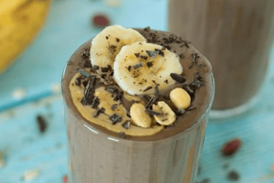 Bananen-Erdnuss-Minz-Smoothie